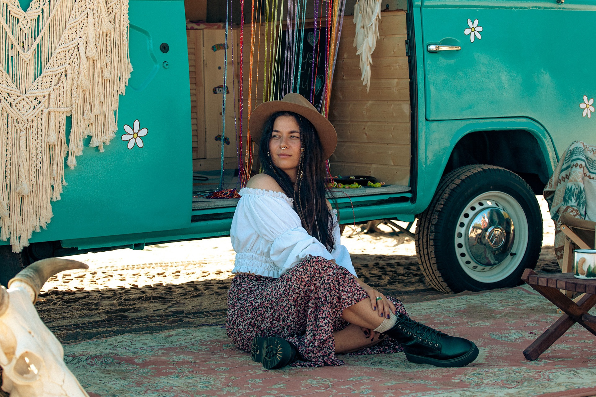 Красотки фестиваля авто путешественников Hello Camper. — Сообщество «Girls & Cars» на DRIVE2