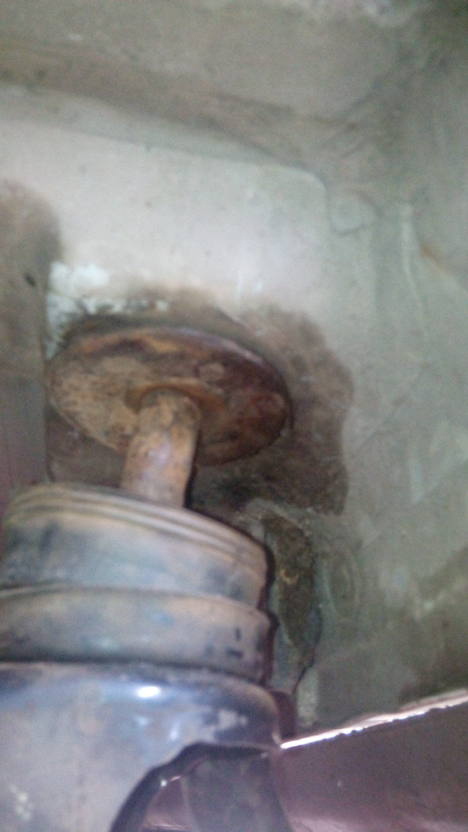 Замена подушек кузова и антены — Mitsubishi Pajero (2G), 2,8 л, 1996 ...