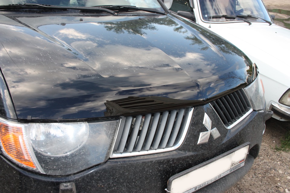 Защита кромки крышки капота — Mitsubishi L200 (4G), 2,5 л, 2008 года ...