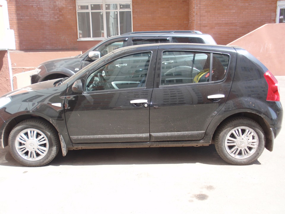 Наконец то затонировала… — Renault Sandero 1G, 1,6 л, 2013 года | стайлинг | DRIVE2
