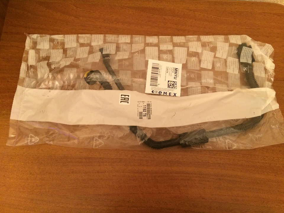 Замена трубки вентиляции картера. — Peugeot 406, 1,8 л, 2002 года ...