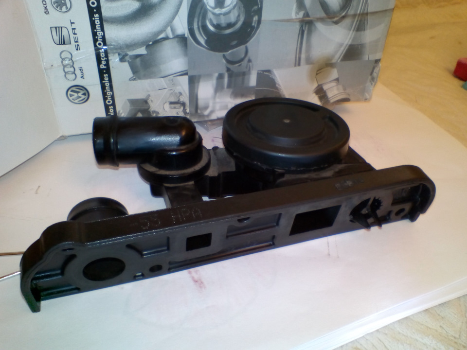 клапан рециркуляции картерных газов PCV 06F 129 101 R на Audi A3 (8P ...