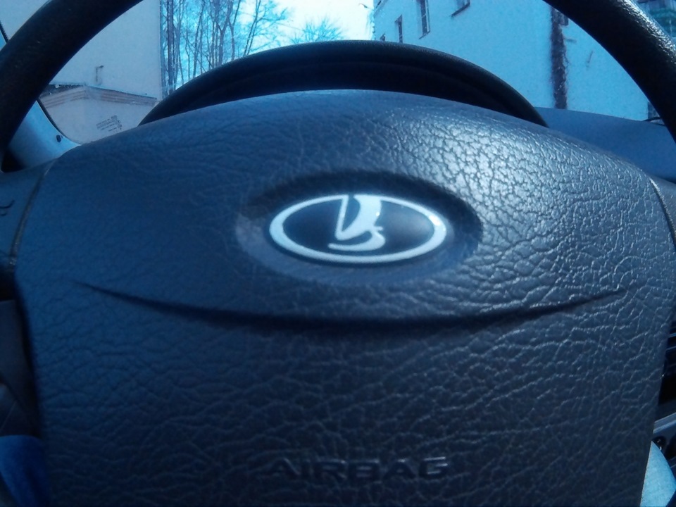 Преображение эмблемы Лада на руле — Lada Приора хэтчбек, 1,6 л, 2010 ...