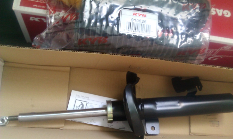 Замена передних амортизаторов — Volvo S40 (2G), 2,4 л, 2006 года ...