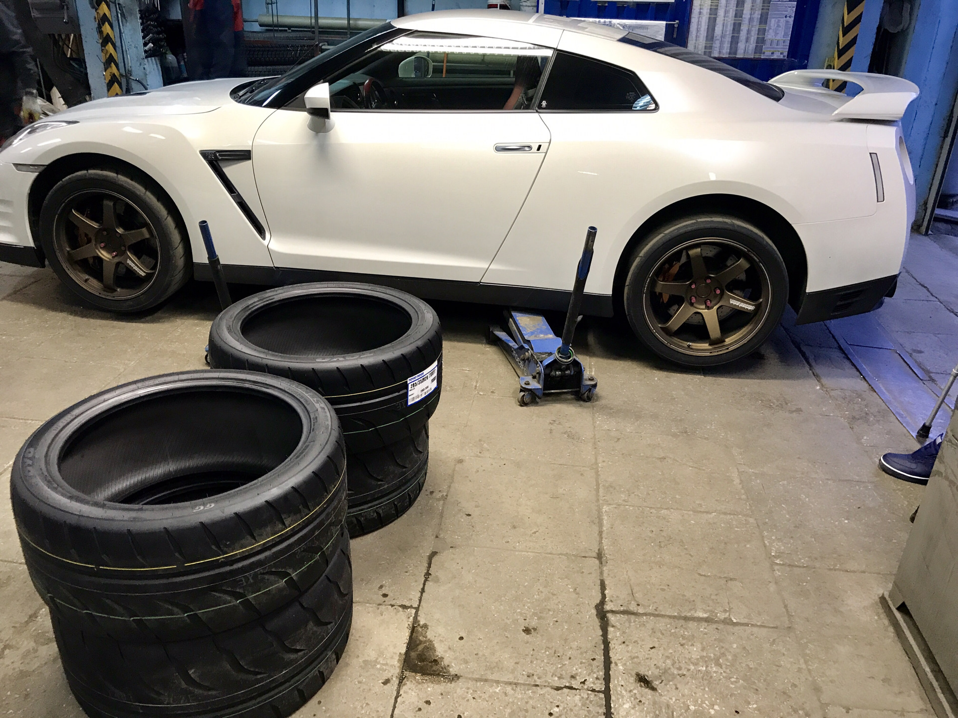 R888R — Nissan GT-R (R35), 3,8 л, 2014 года | шины | DRIVE2