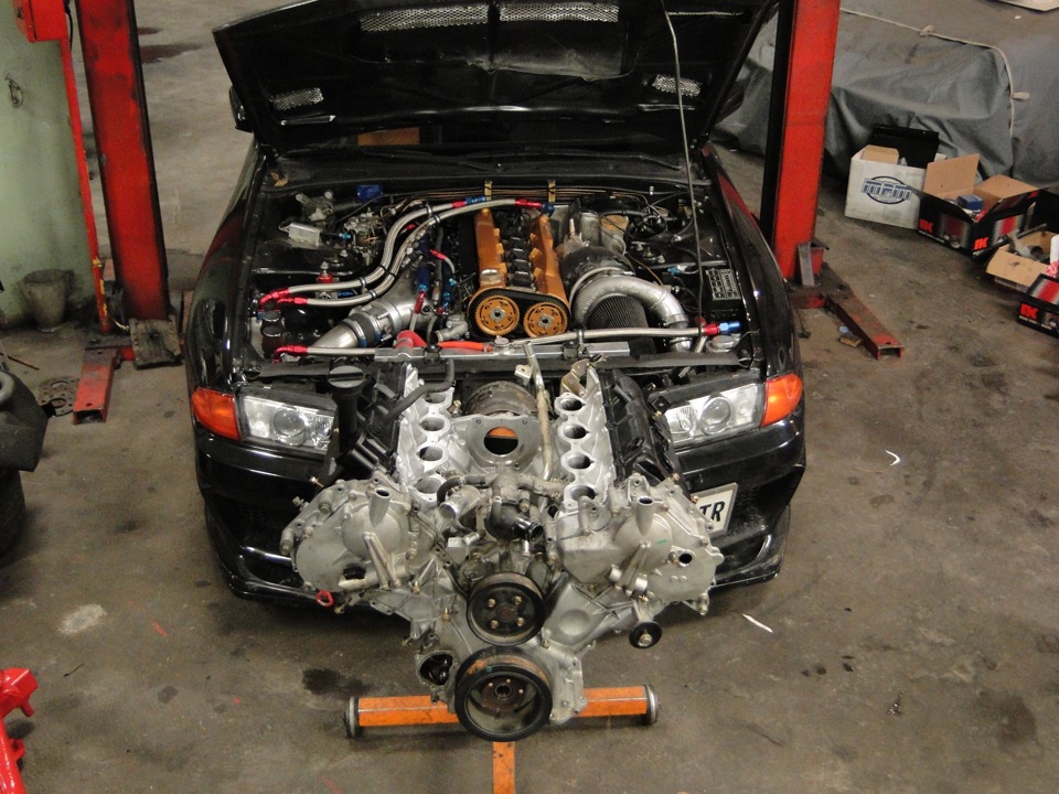 Примерка мотора V8 VK56 — Nissan Skyline GT-R (R32), 5,6 л, 1991 года ...
