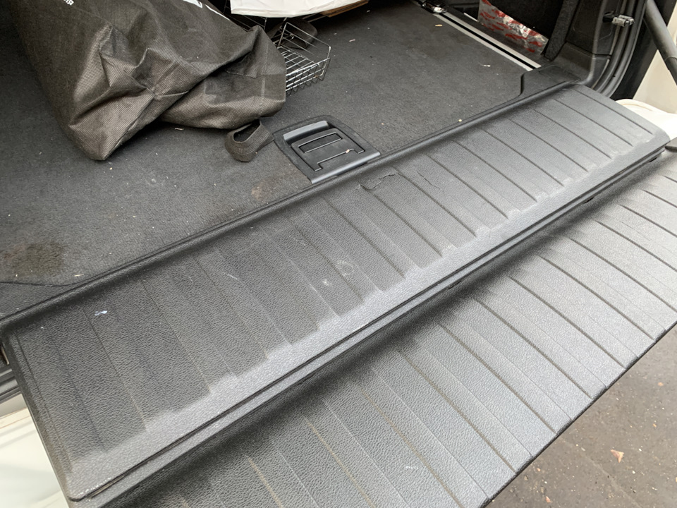 Ремонт накладки борта багажника — BMW X5 (F15), 3 л, 2017 года | своими ...