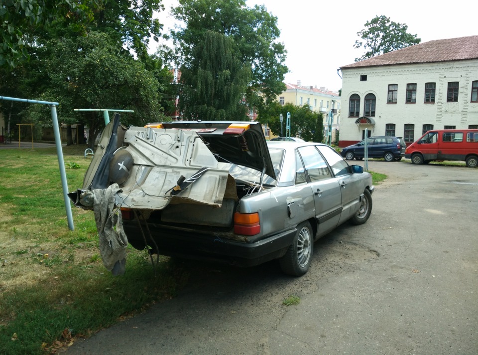 Замена заднего крыла — Audi 100 (C3), 2 л, 1983 года | наблюдение | DRIVE2