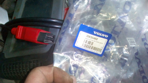 30650468 Крышка двигателя Volvo | Запчасти на DRIVE2