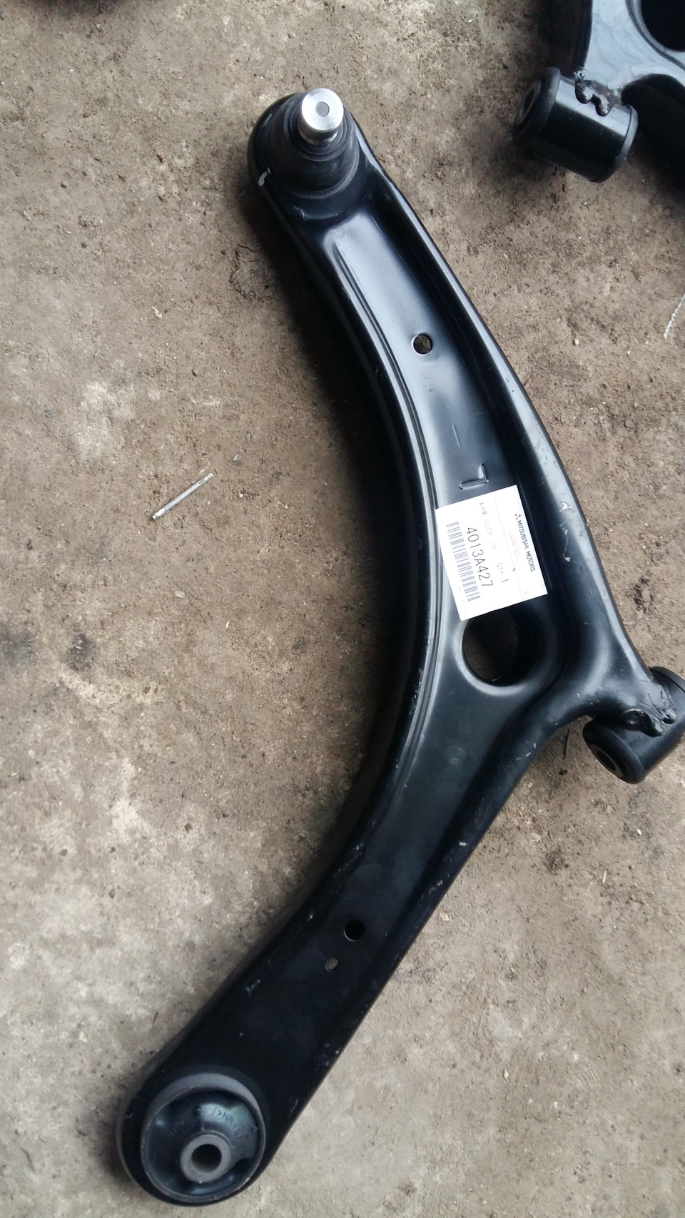 Замена передних рычагов. — Mitsubishi Lancer X, 2,4 л, 2009 года ...