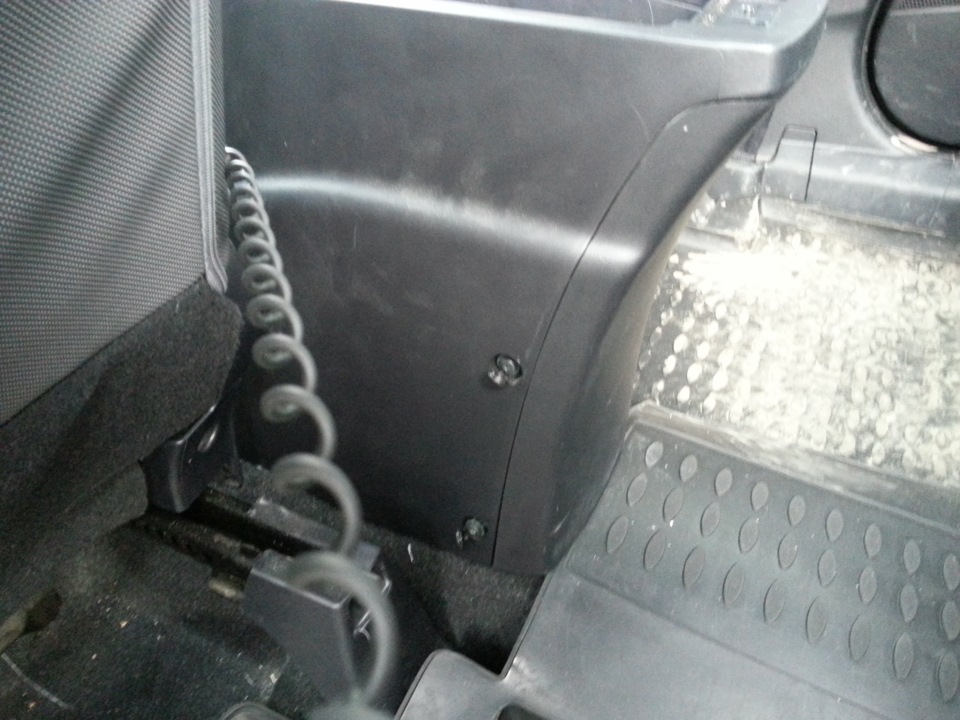 Установка USB в подлокотник — Mitsubishi Outlander XL, 2,4 л, 2011 года ...