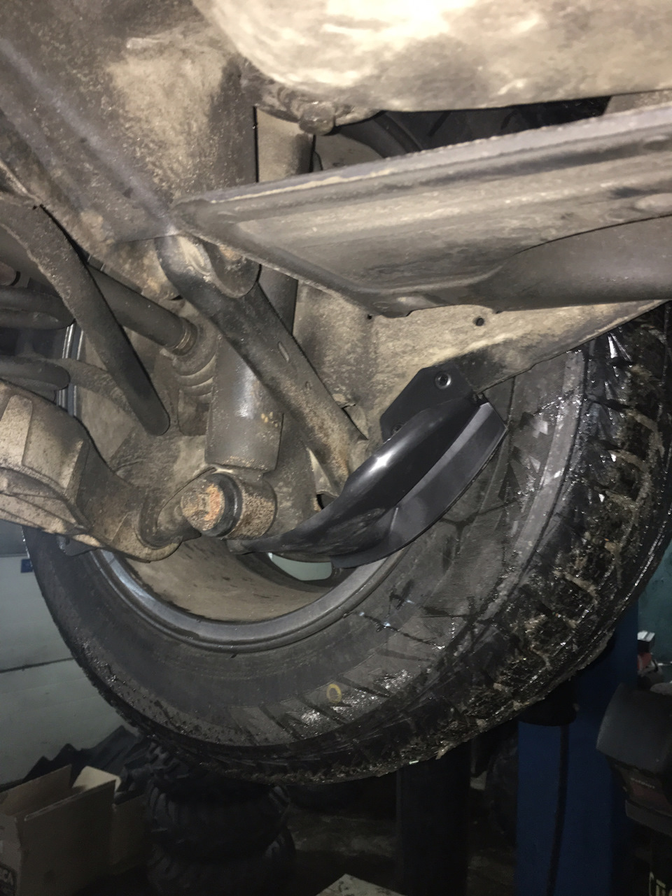 Щитки грязезащитные 31201952 — Volvo XC70, 2.4 л., 2012 года на DRIVE2