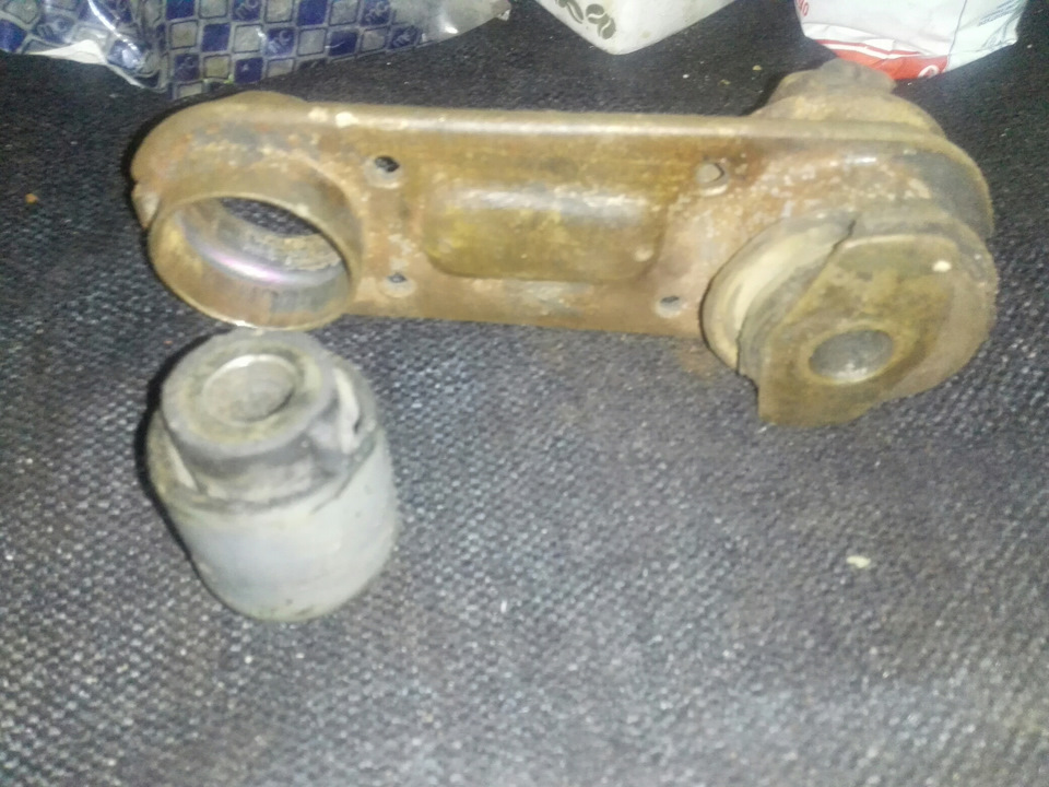 Задняя подушка двигателя (косточка). Эксперимент. — Renault Laguna II ...