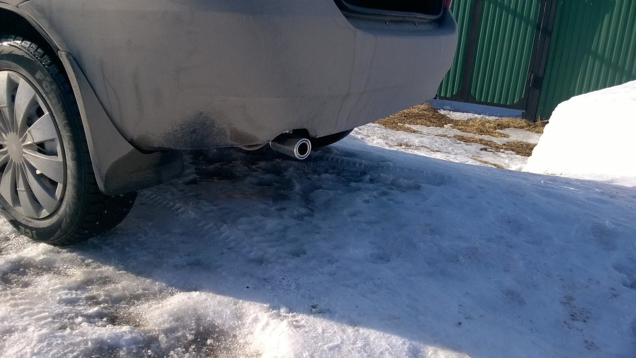 накладка на "пичальный" глушитель — Lada Калина седан, 1,4 л, 2009 года ...