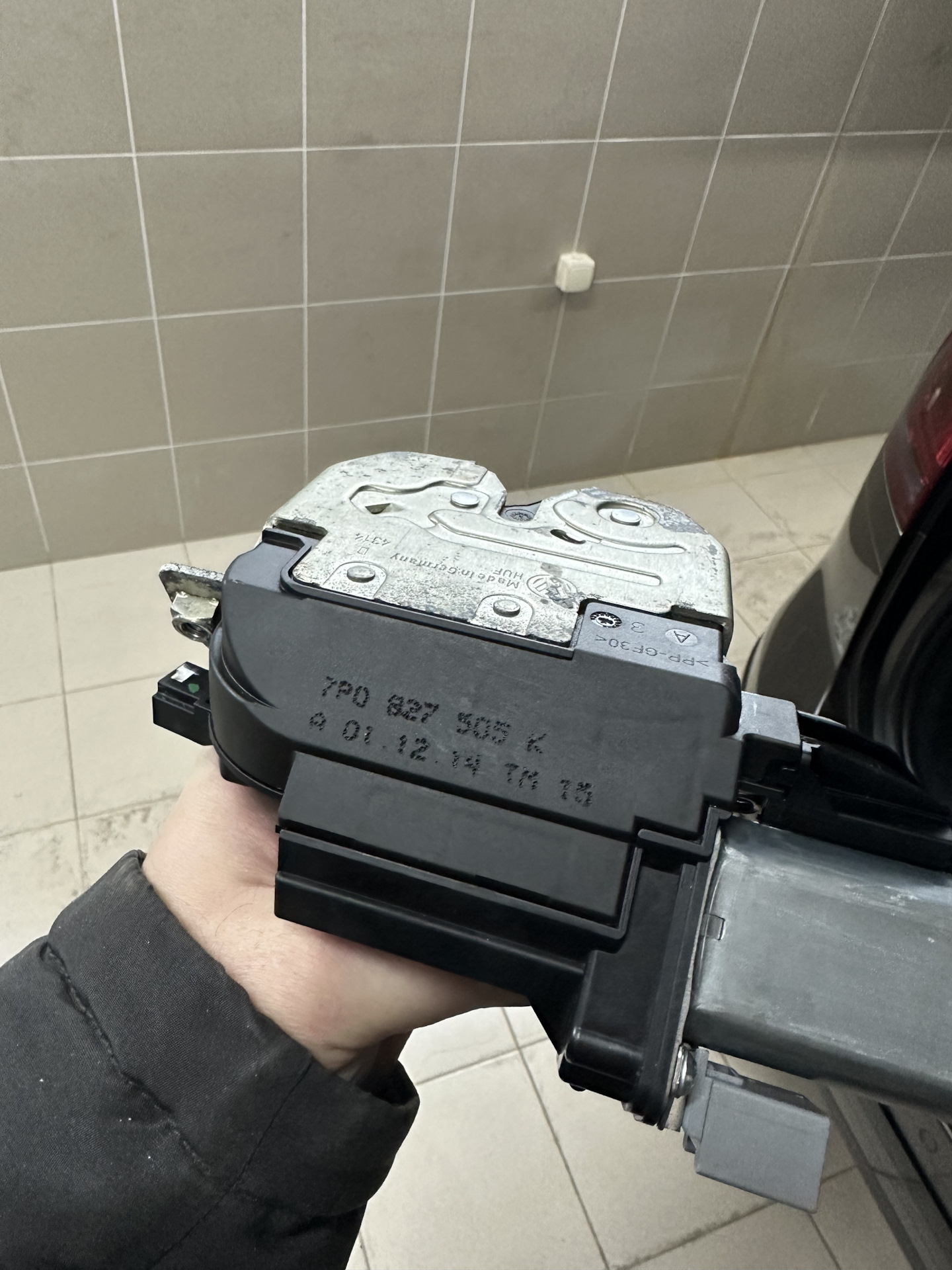 Замена замка багажника Touareg — Volkswagen Touareg (2G), 3 л, 2017 ...