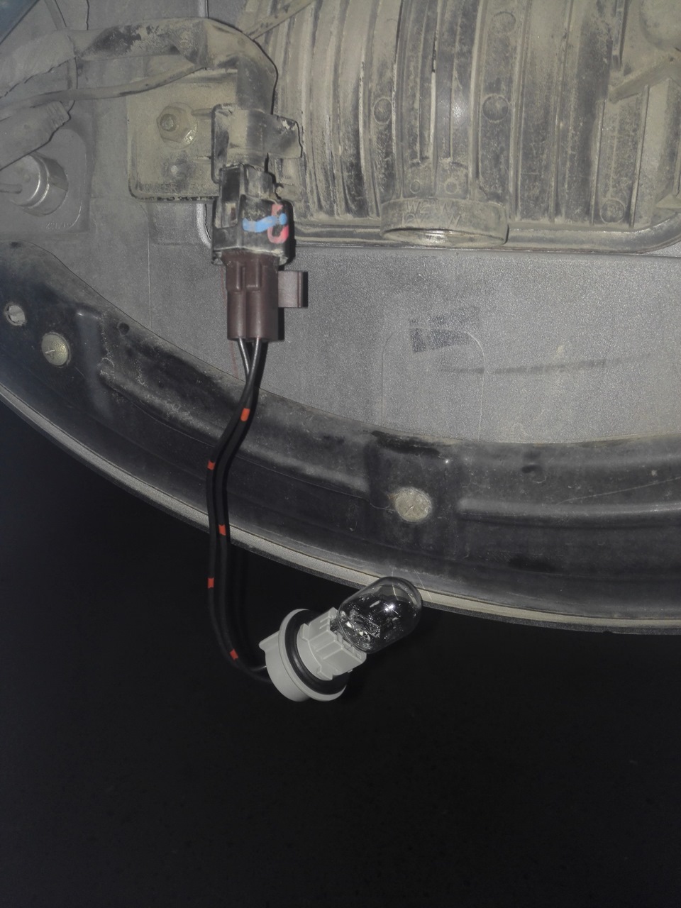 Замена патрона заднего противотуманного фонаря на Pajero IV ...