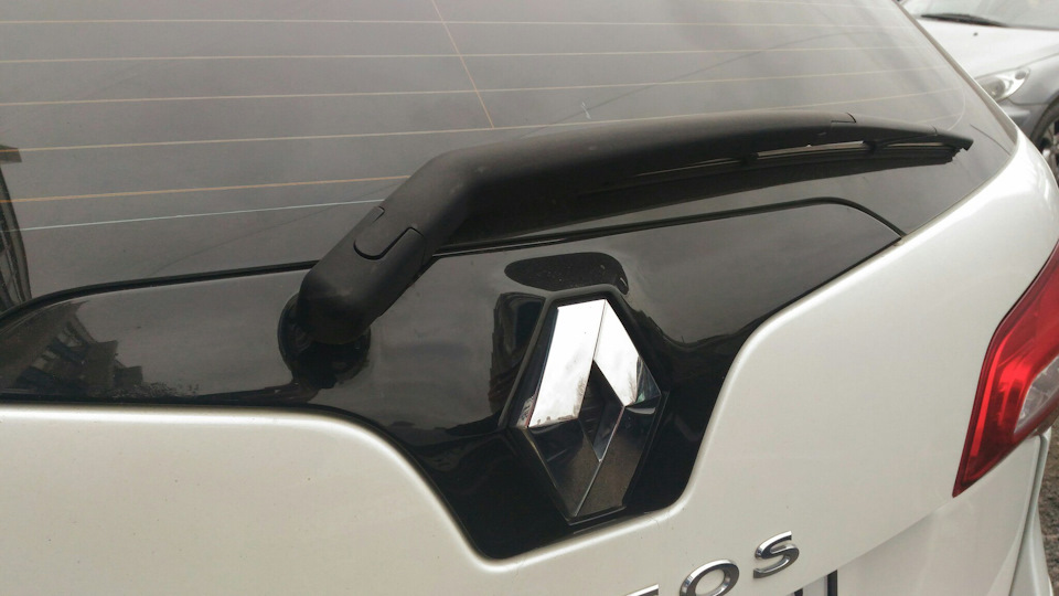 Замена резинки щётки заднего стеклоочистителя — Renault Koleos (1G), 2 ...