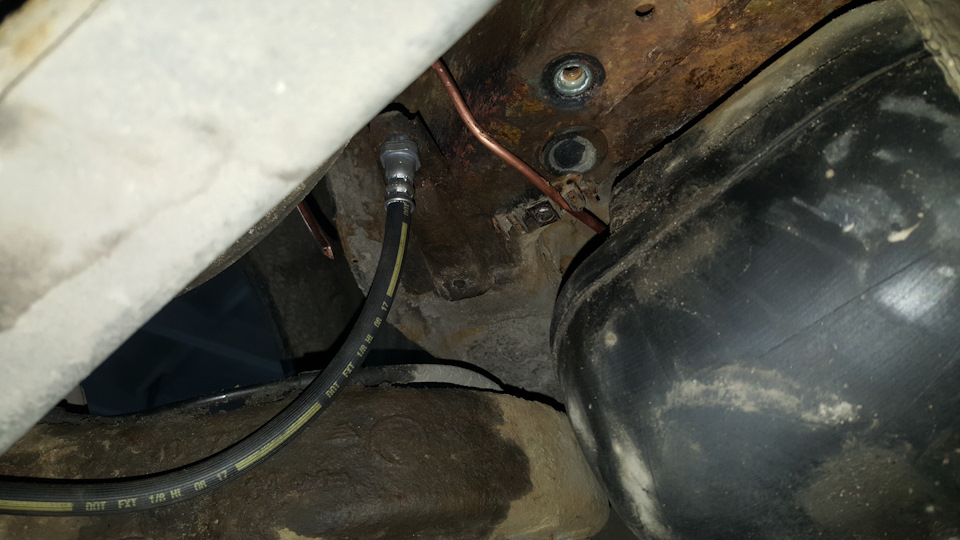 Замена задних тормозных трубок и всех тормозных шлангов — BMW 3 series ...