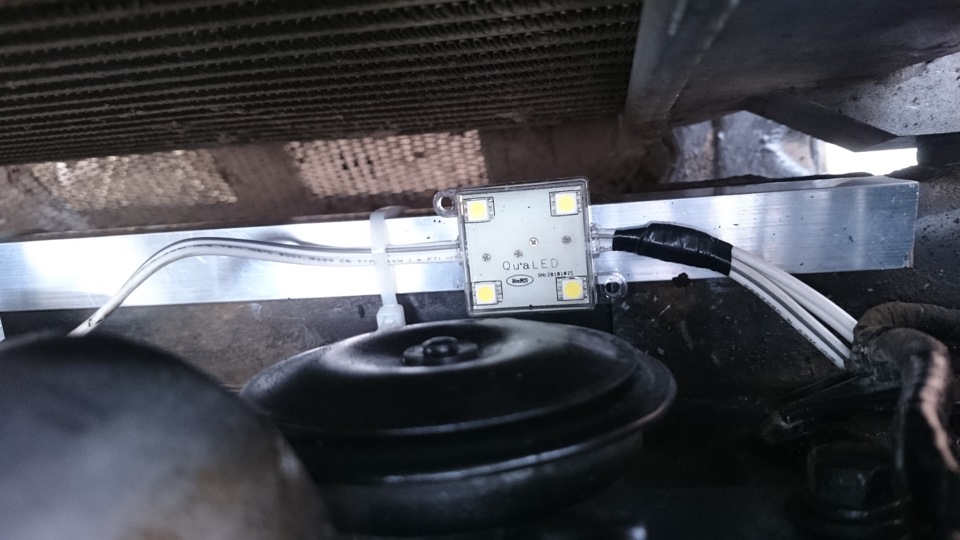 Подсветка решетки радиатора — Mitsubishi L200 (4G), 2,5 л, 2008 года ...