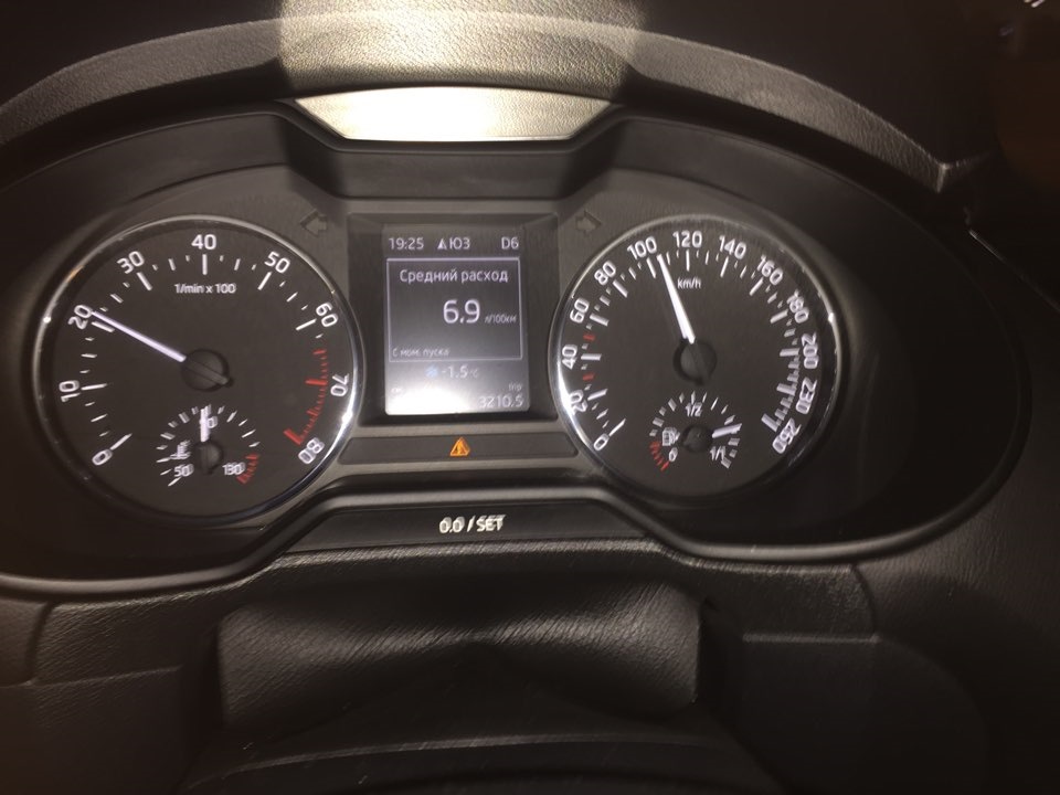 На педаль не давлю — Skoda Octavia Combi A7 Mk3, 1,8 л, 2015 года | заправка | DRIVE2