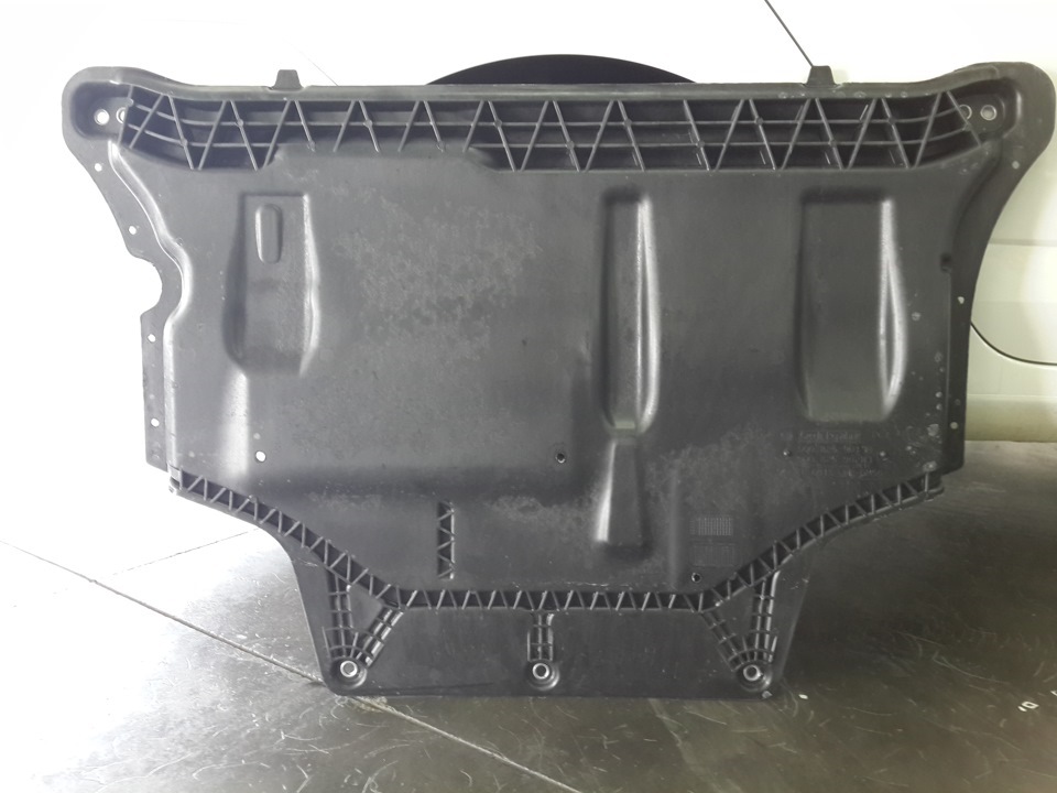 5Q0825901 Защитный брус сзади VAG | Запчасти на DRIVE2