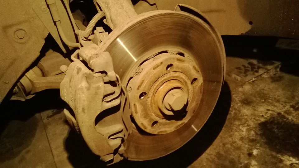 Замена подшипника ступицы — Volkswagen Passat B5, 1,9 л, 2000 года ...