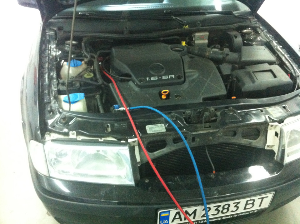 Заправка кондиционера — Skoda Octavia A4 Mk1 1 6 л 2006 года