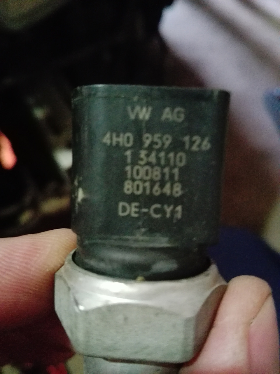 Замена датчика давления и температуры хладагента — G395 — Audi A6 (C6 ...