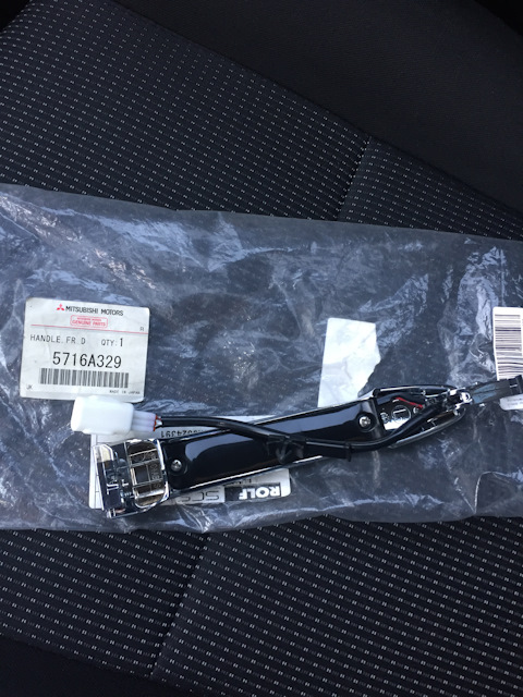 5716A329 Ручка передней левой двери наружняя Mitsubishi | Запчасти на ...
