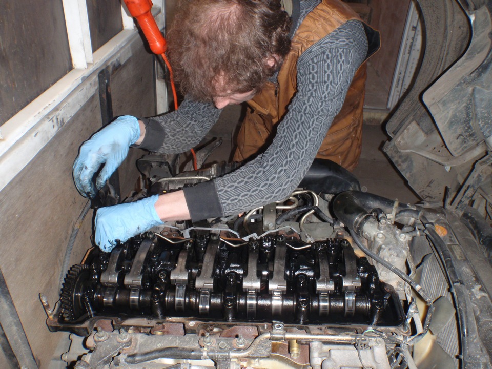 Процесс замены форсунок — Isuzu Elf, 4,8 л, 2004 года | плановое ТО ...