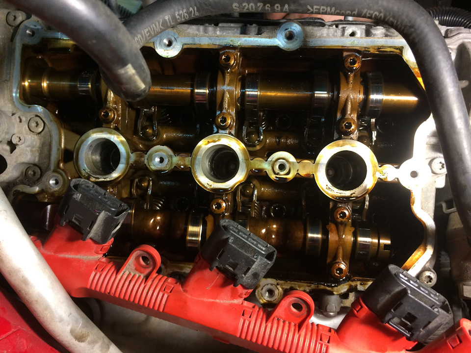 Замена маслоотделителя и прокладок клапанных крышек — Audi S4 (B8), 3 л ...