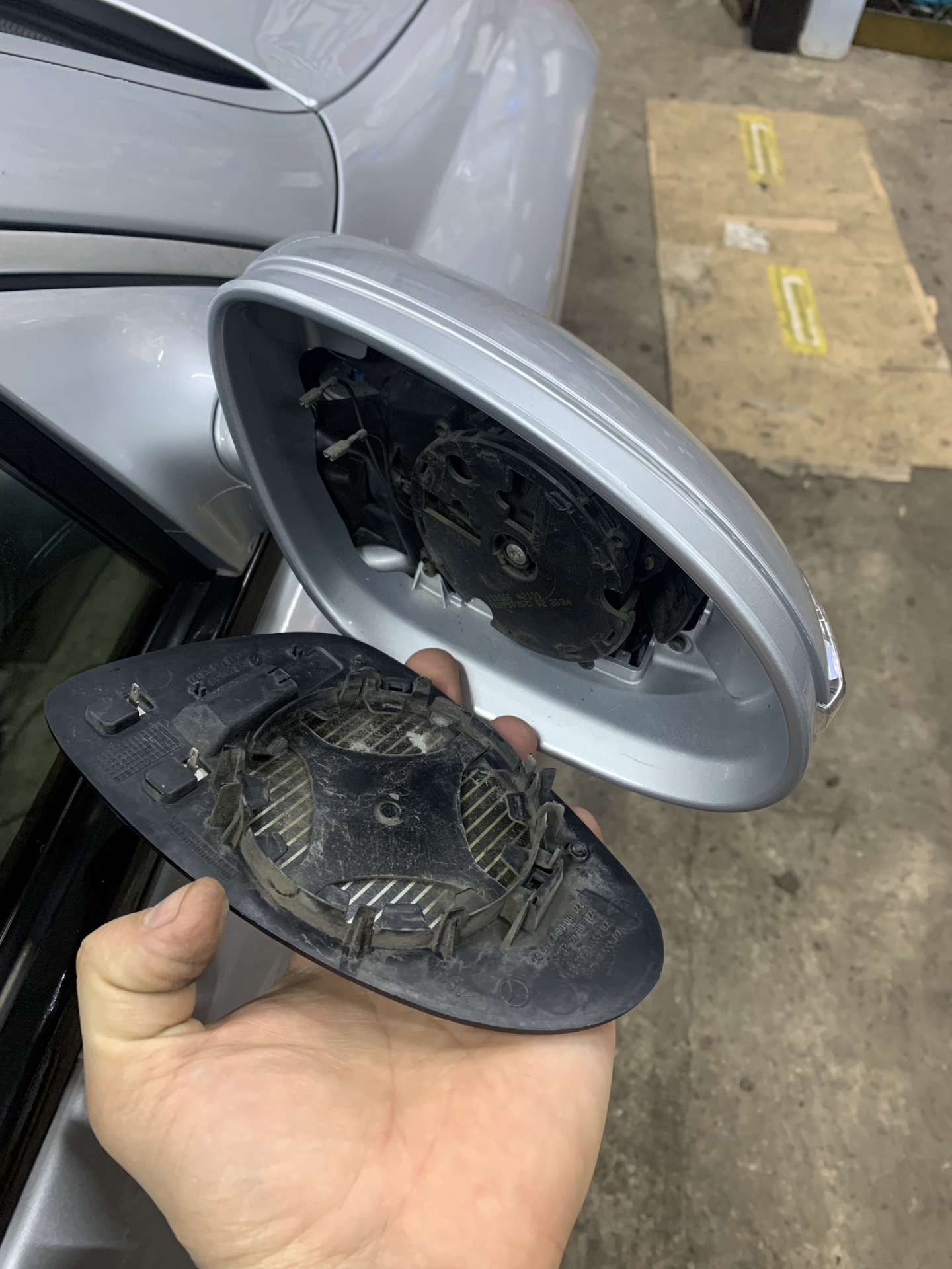 CLS W219 правое зеркало 2218100621 — Mercedes-Benz CLS (W219), 5 л ...