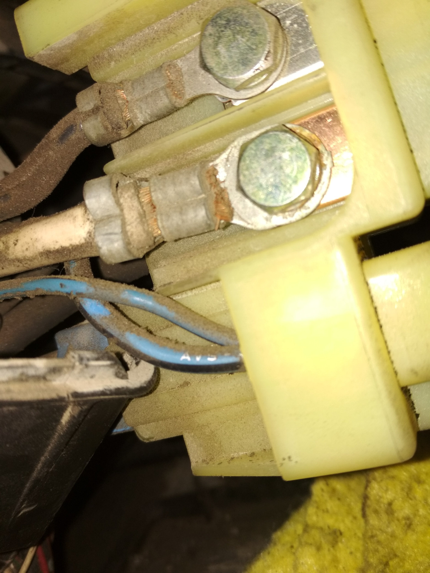 Силовой предохранитель 100A — Toyota Avensis I, 2 л, 1999 года ...