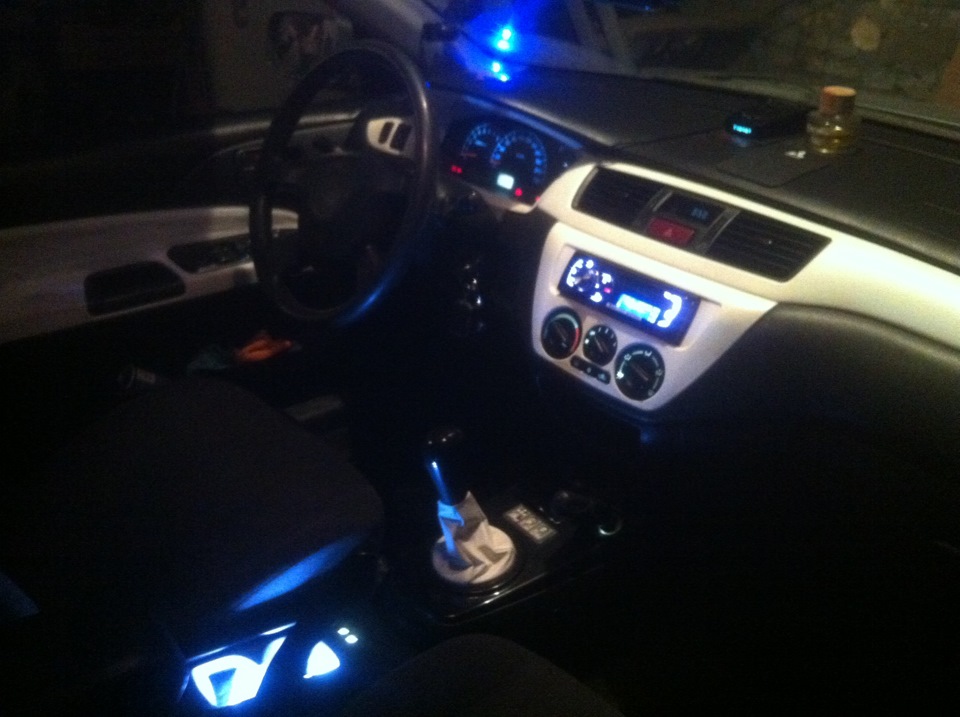 Подсветка подстаканников ) — Mitsubishi Lancer IX, 1,6 л, 2005 года ...