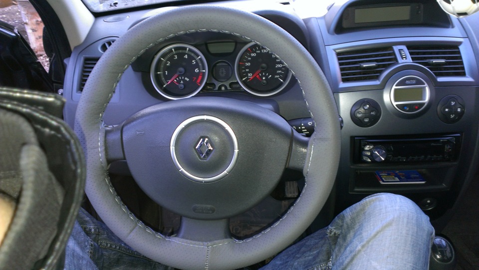 Оплетка на руль — Renault Megane II, 1,6 л, 2007 года | аксессуары | DRIVE2