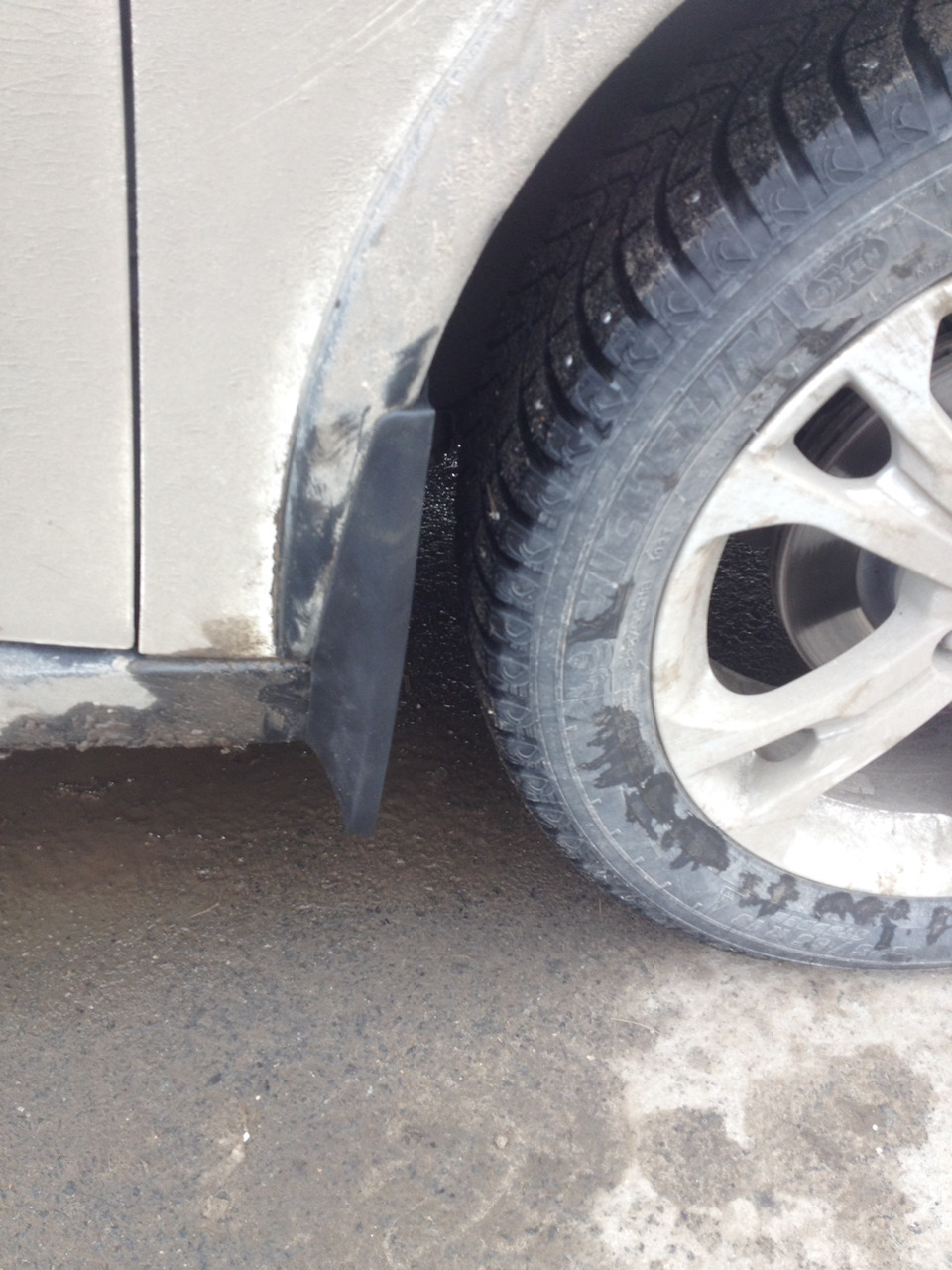 Передние брызговики — Mitsubishi Outlander (3G), 2 л, 2014 года ...
