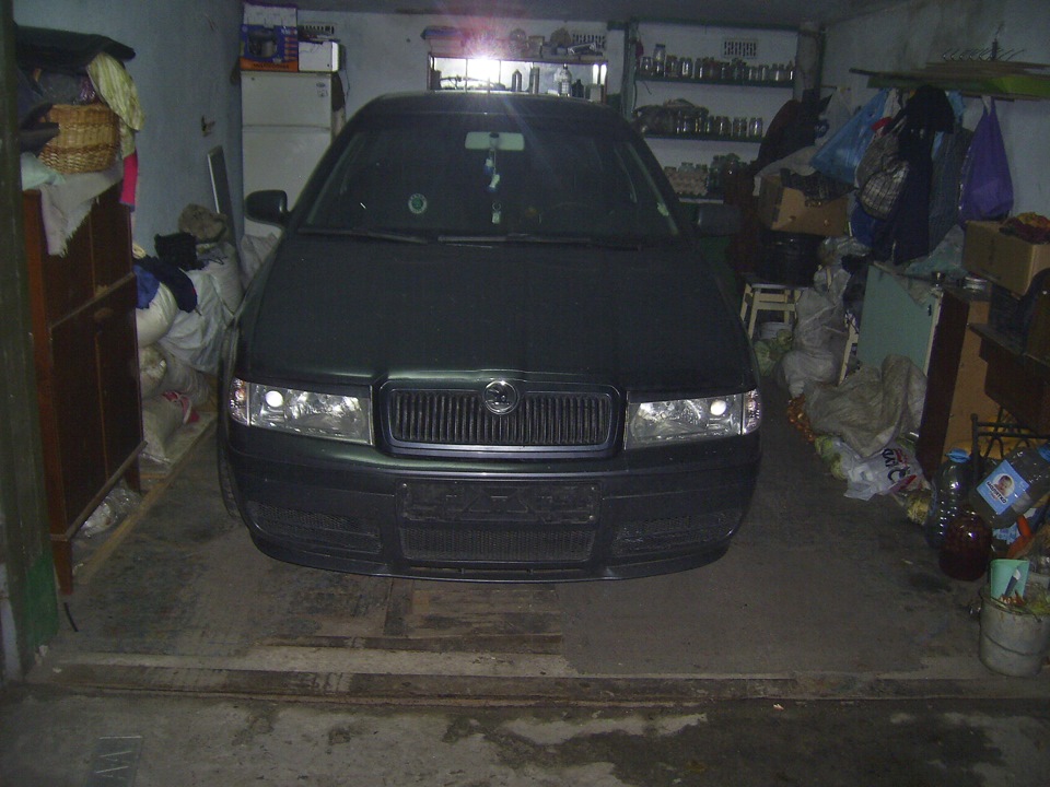 стоковая решетка радиатора — Skoda Octavia A4 Mk1, 1,6 л, 2009 года ...