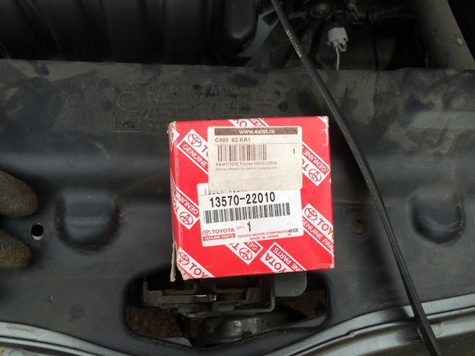 Замена обводного ролика — Toyota Corolla (120), 1,4 л, 2005 года ...