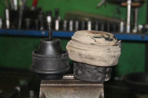 1H0199262L Опора двигателя VAG | Запчасти на DRIVE2