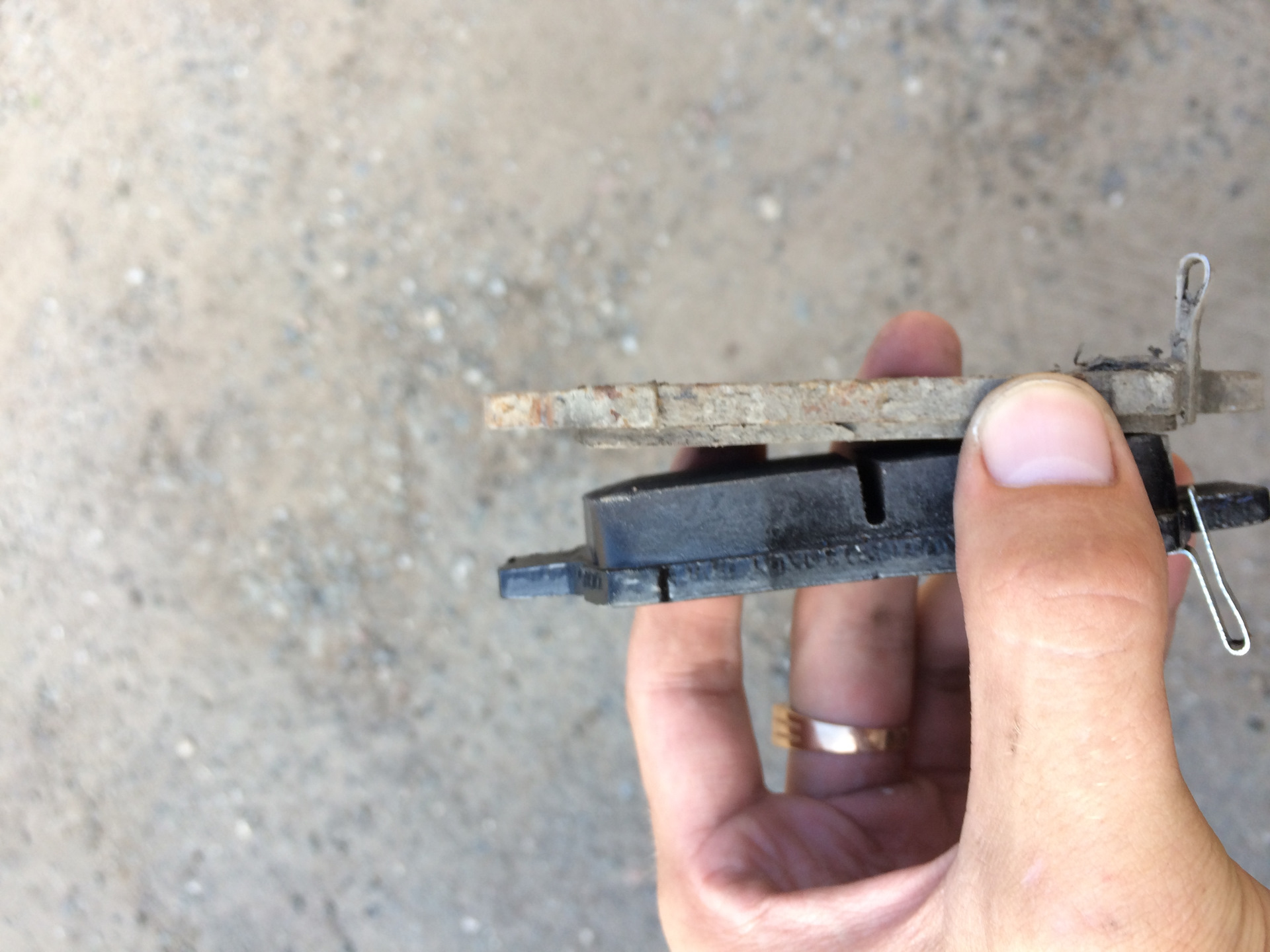 Замена передних колодок и направляющих — Toyota Will Cypha, 1,3 л, 2003 ...