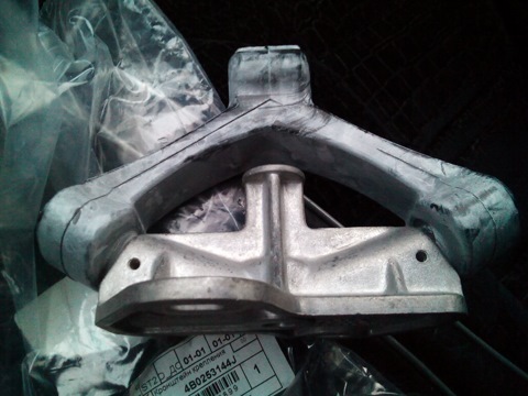 4B0253144J Подвес глушителя VAG | Запчасти на DRIVE2