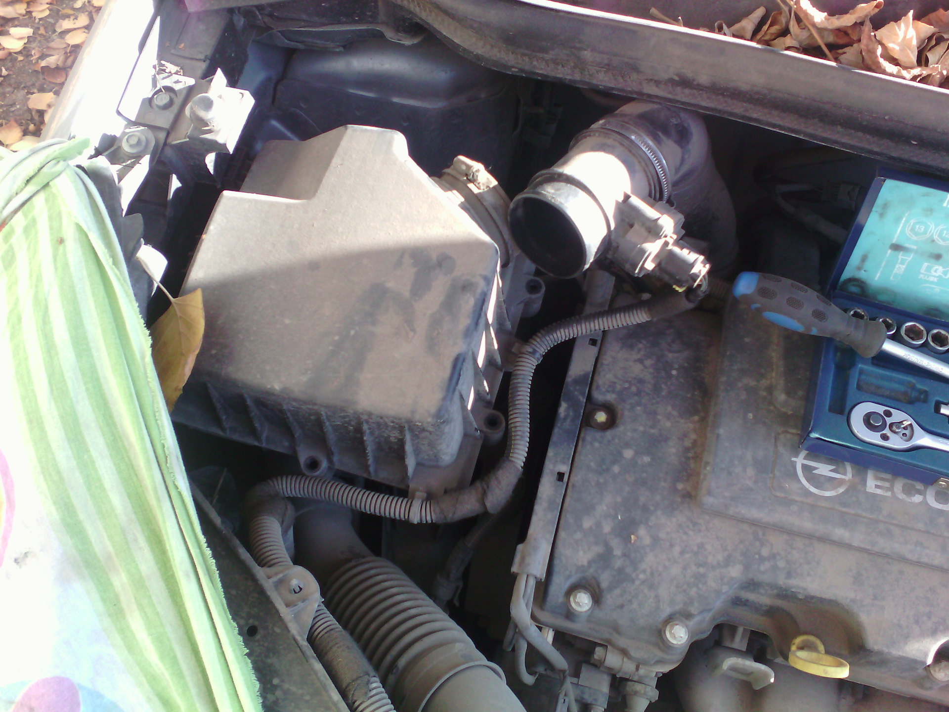 Замена лампы ближнего света Опель Корса D — DRIVE2