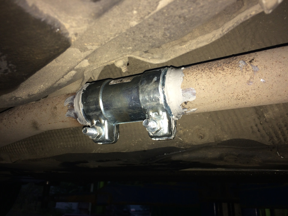 Замена хомута в выхлопной системе. — Volkswagen Passat Variant (B5), 1 ...