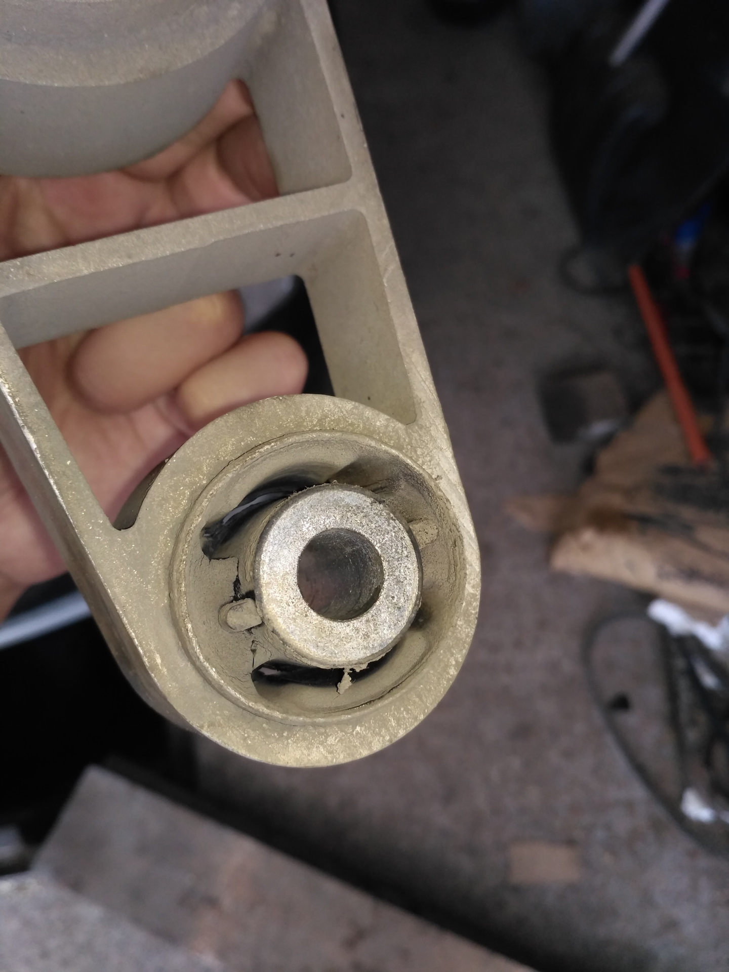 Чистка форсунок и замена нижней опоры двигателя — Ford Mondeo III, 2 л ...