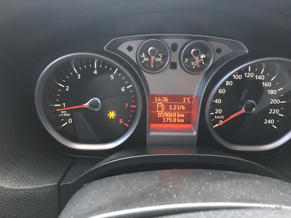 свечи 1493602 — Ford Focus Hatchback II, 1,6 л, 2007 года | визит на ...