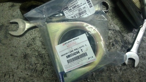 MR554244 Опора двигателя передняя OEM Mitsubishi | Запчасти на DRIVE2