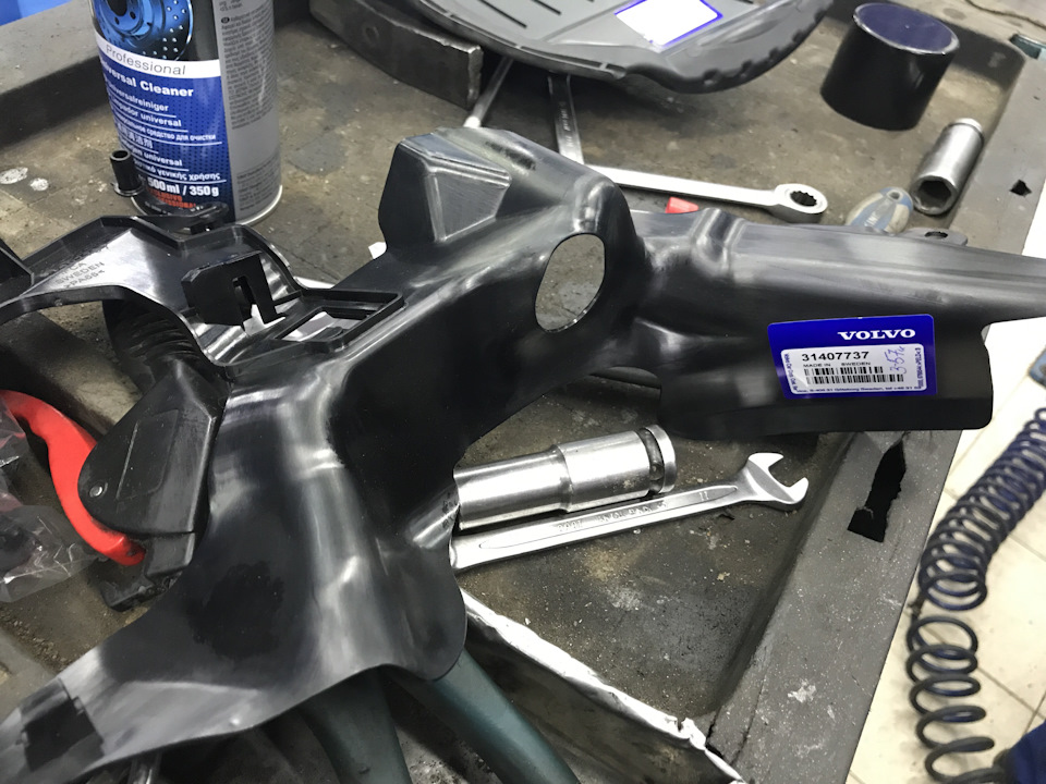 31407737 Защита приводного ремня Volvo | Запчасти на DRIVE2