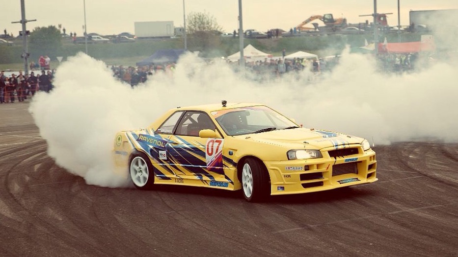 Nissan Skyline (R32) 3.0 бензиновый 1989 | R32 Bee'R Drift car ! на DRIVE2