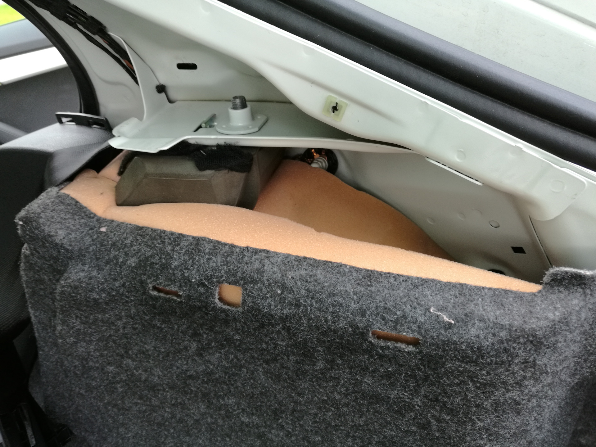 дополнительная лампочка в багажник — Skoda Octavia A7 Mk3, 1,4 л, 2016 ...