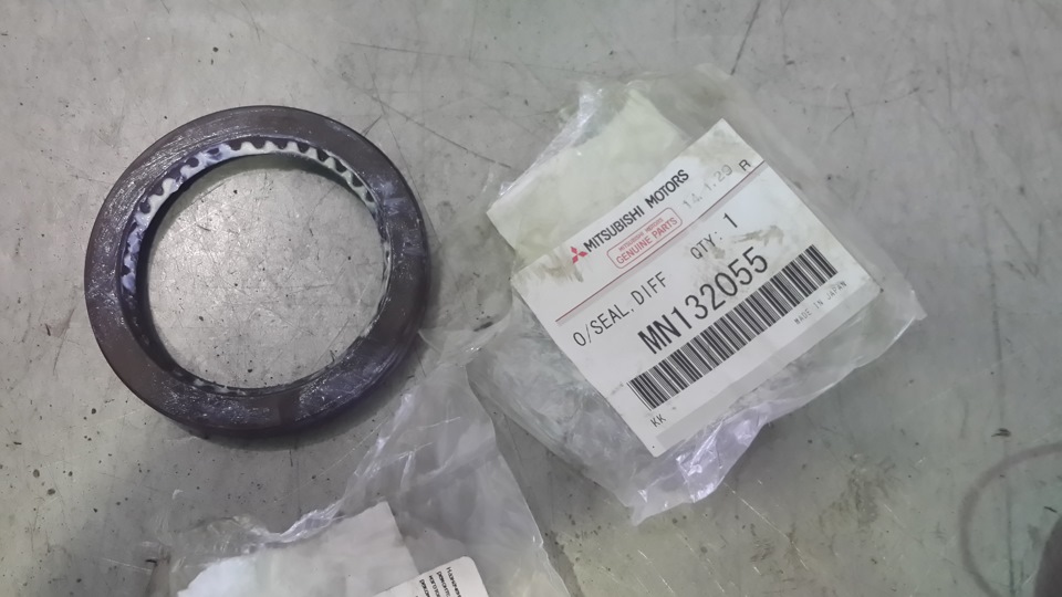 Потёк сальник кардана на заднем мосту — Mitsubishi Lancer X, 2,4 л ...